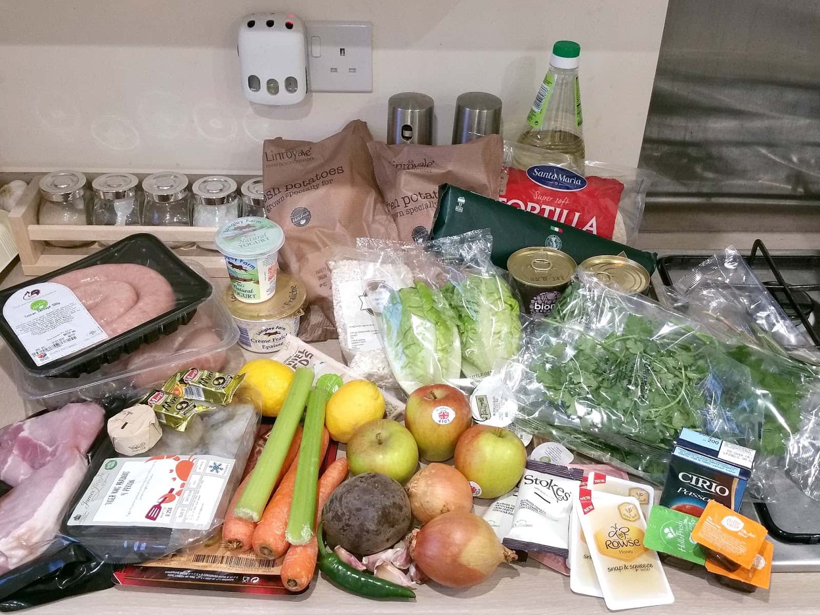 People Share The Most Obvious, Stupid Things That Others Waste Money On ...