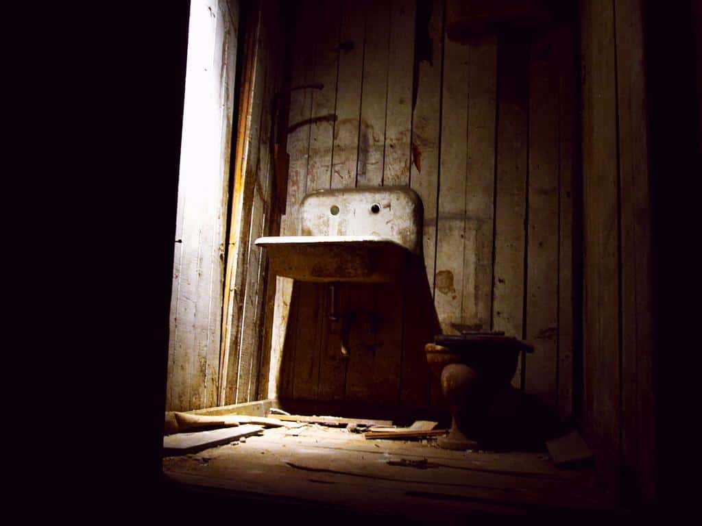 Gross People Share The Disgusting Things They Do With A Smile